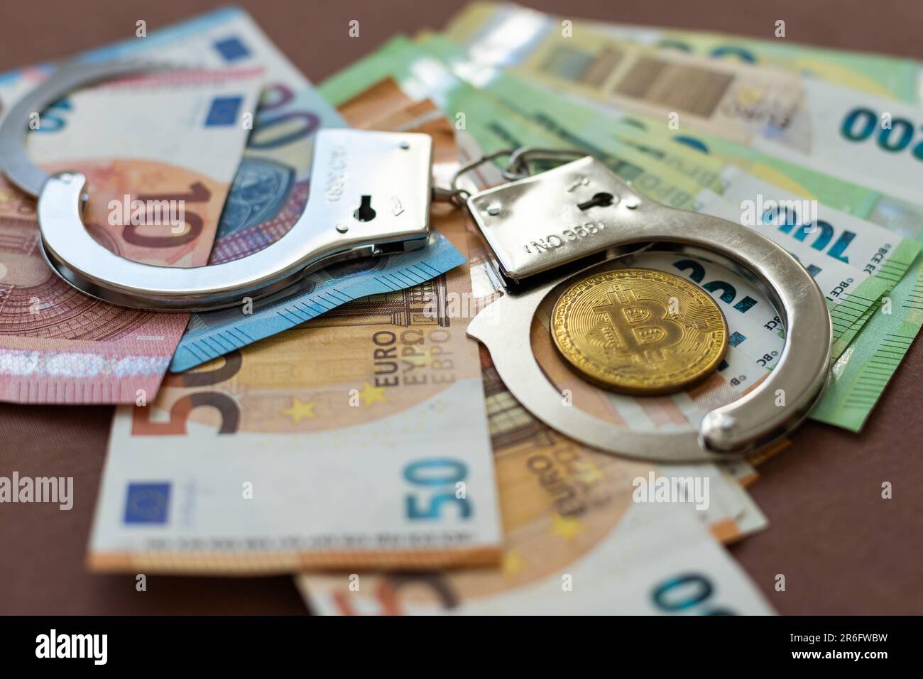 Money gun currency symbol hi-res stock photography and images - Alamy