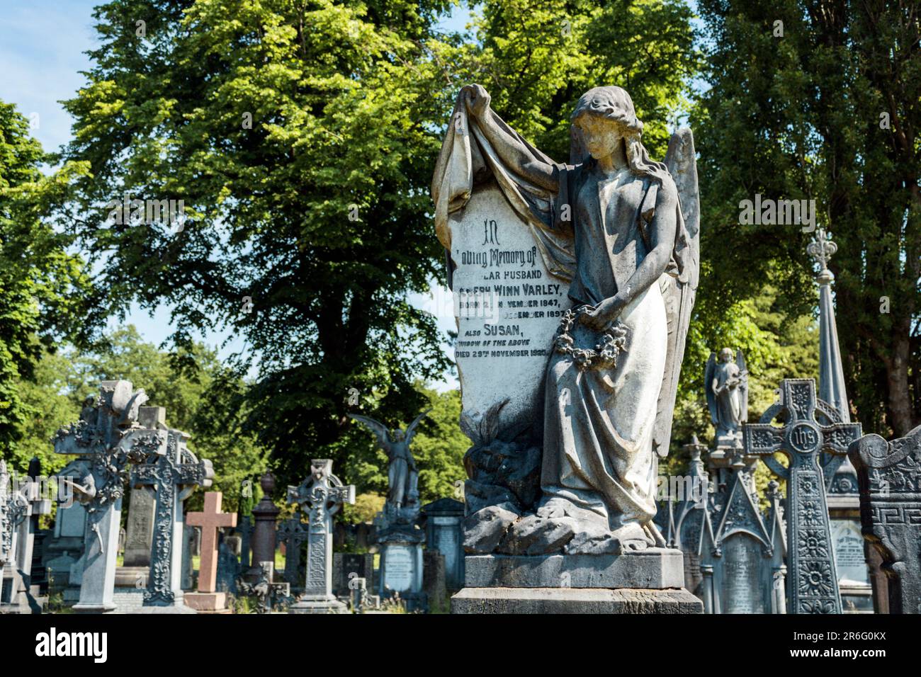Victorian manchester cemetery hi-res stock photography and images - Alamy