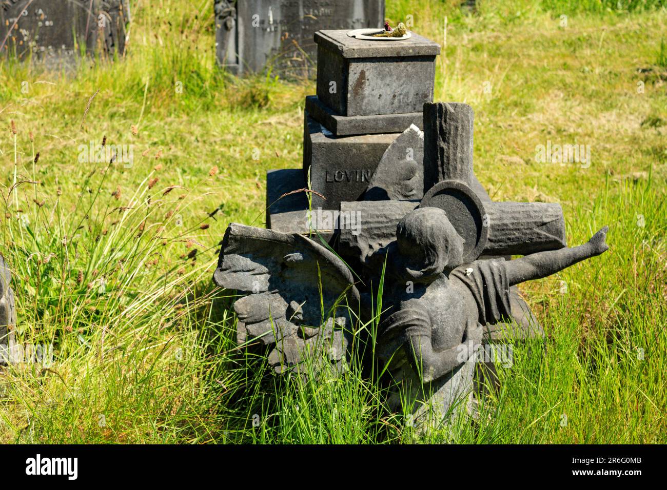 Victorian manchester cemetery hi-res stock photography and images - Alamy