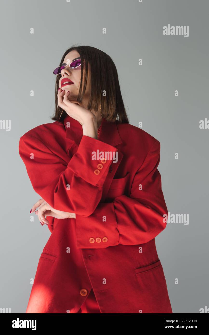 executive style, young brunette woman with short hair posing in pink ...