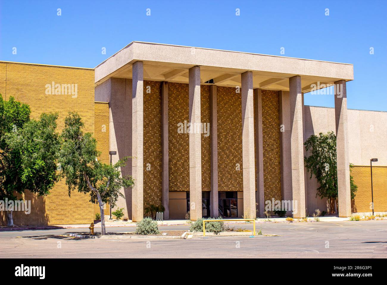 Abandoned Two Story Department Store With Large Columns Stock Photo - Alamy