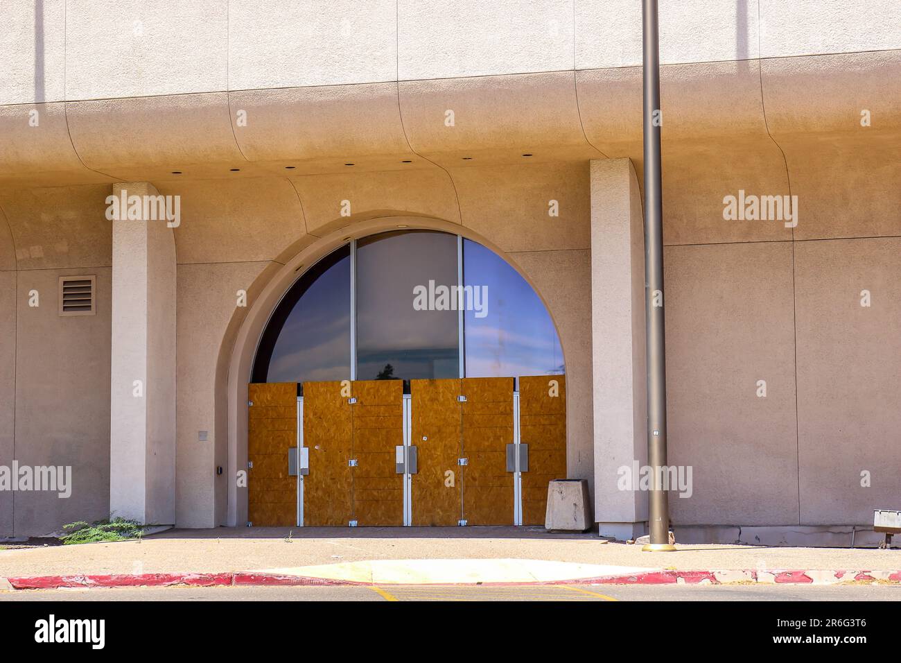 Boarded Up Entrance To Abandoned Store Front Building Stock Photo - Alamy