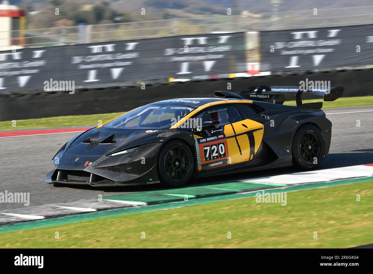 Lamborghini huracan super trofeo gt3 evo hi-res stock photography and ...