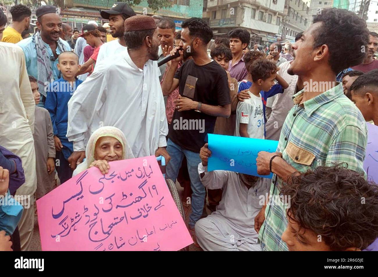 Residents of Lyari are holding protest demonstration against prolong ...