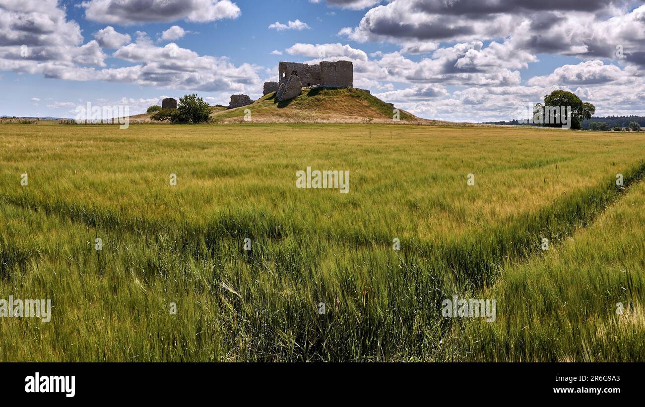 Duffus castle ruins hi-res stock photography and images - Alamy