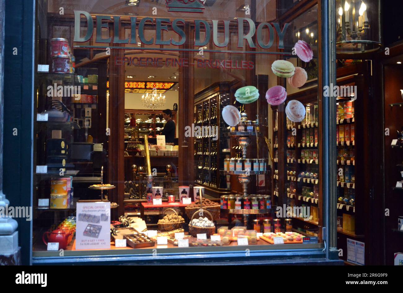 Shop window "Délices du Roy", candy shop and chocolatier of Bruxelles ...
