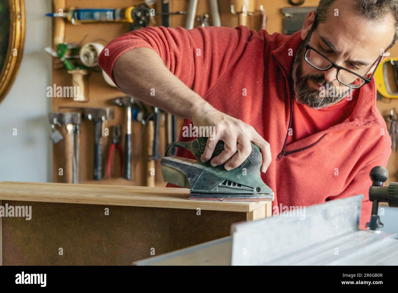 Using electric sander hi-res stock photography and images - Alamy