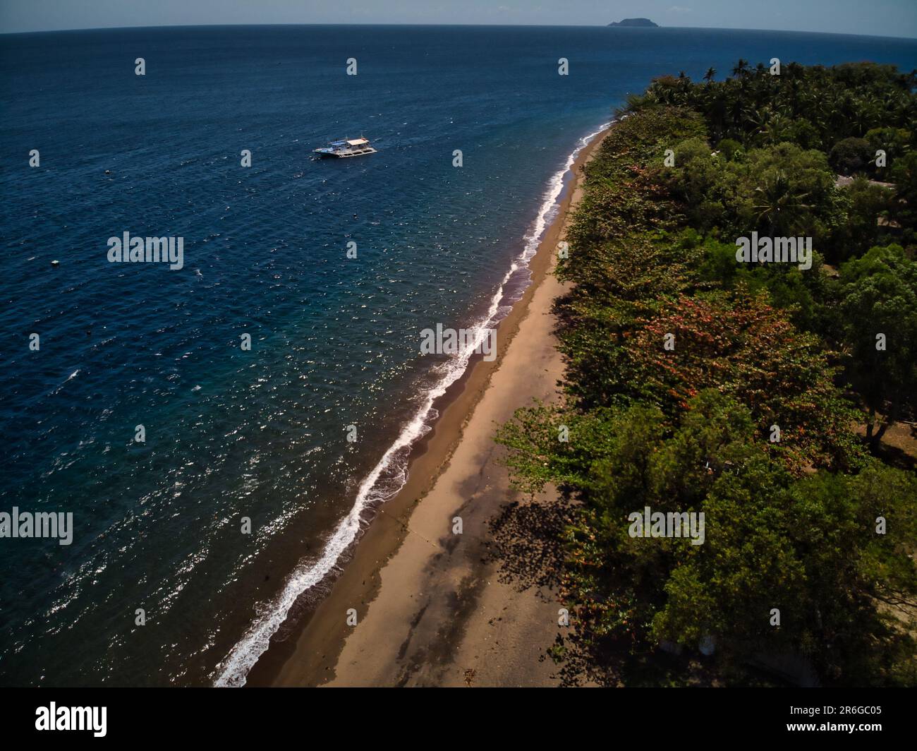 Gliding motorboat hi-res stock photography and images - Alamy