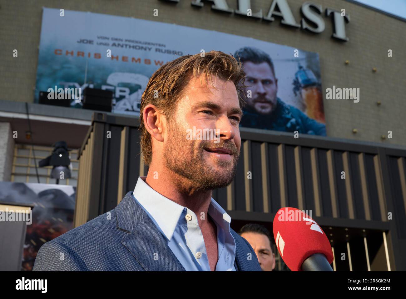 Chris Hemsworth Smoking Rush