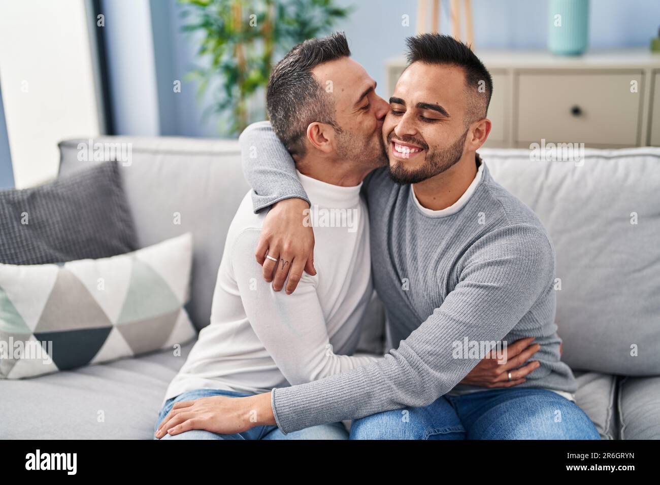 Homosexual couple men kissing other hi-res stock photography and images - Alamy
