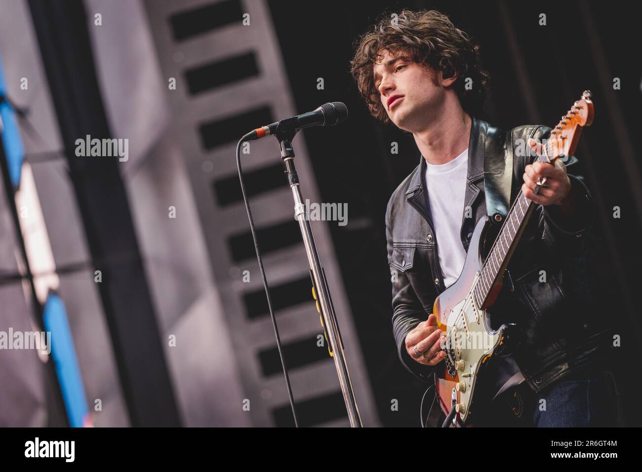 Irish indie upstarts Inhaler support Sam Fender in at St. James' Park ...