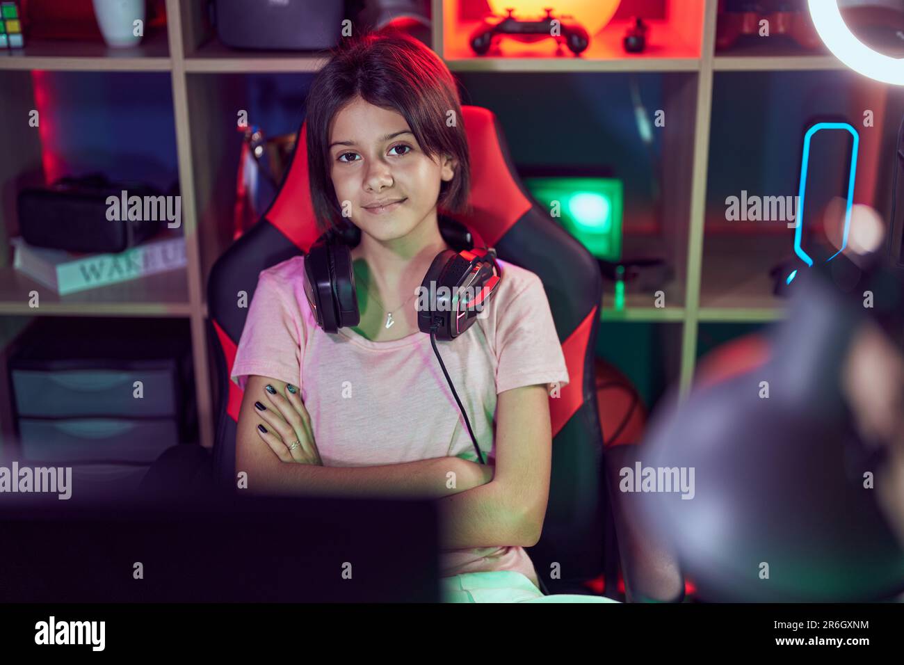 Hispanic kid girl gamer playing hi-res stock photography and images - Alamy