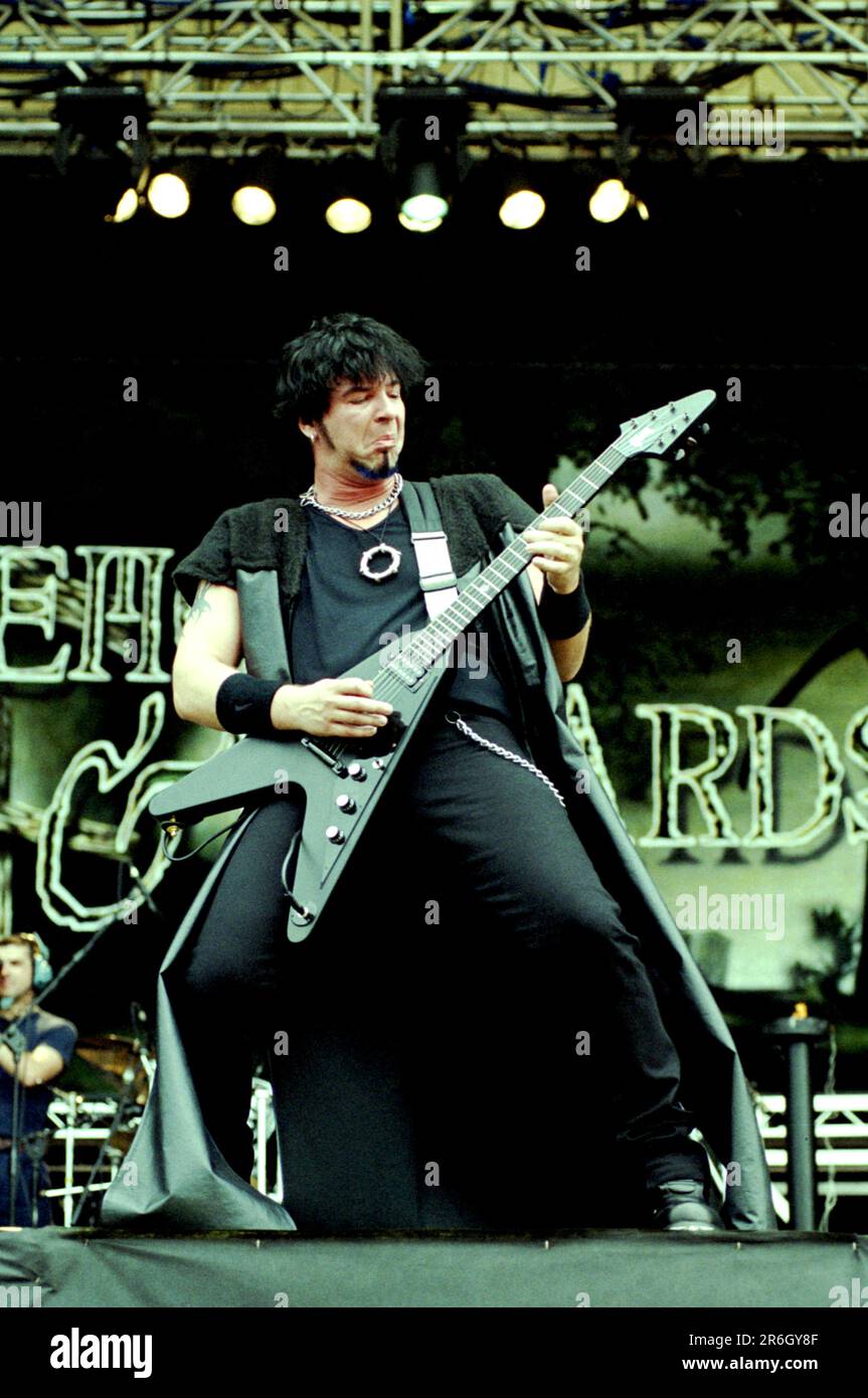 Milan Monza Italy 2000-06-10 : Ritchie Wilkinson guitarist of Demons ...