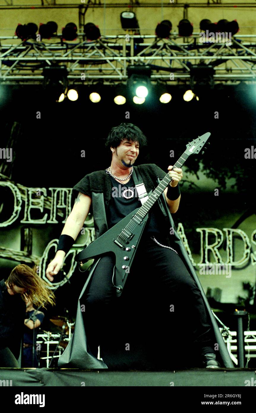 Milan Monza Italy 2000-06-10 : Ritchie Wilkinson guitarist of Demons ...