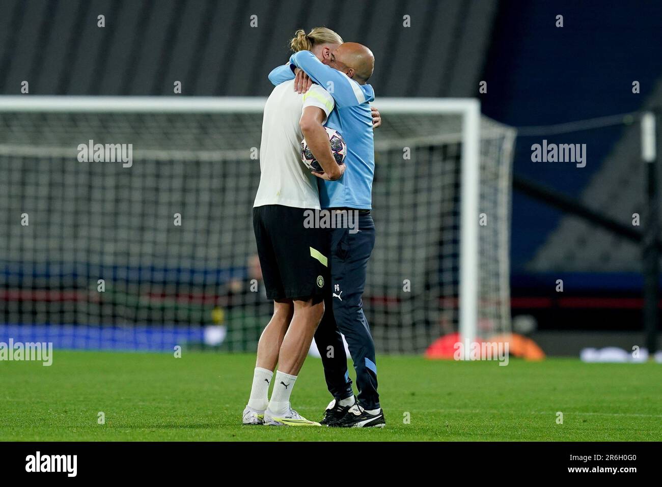 Erling haaland and pep guardiola hi-res stock photography and images - Alamy
