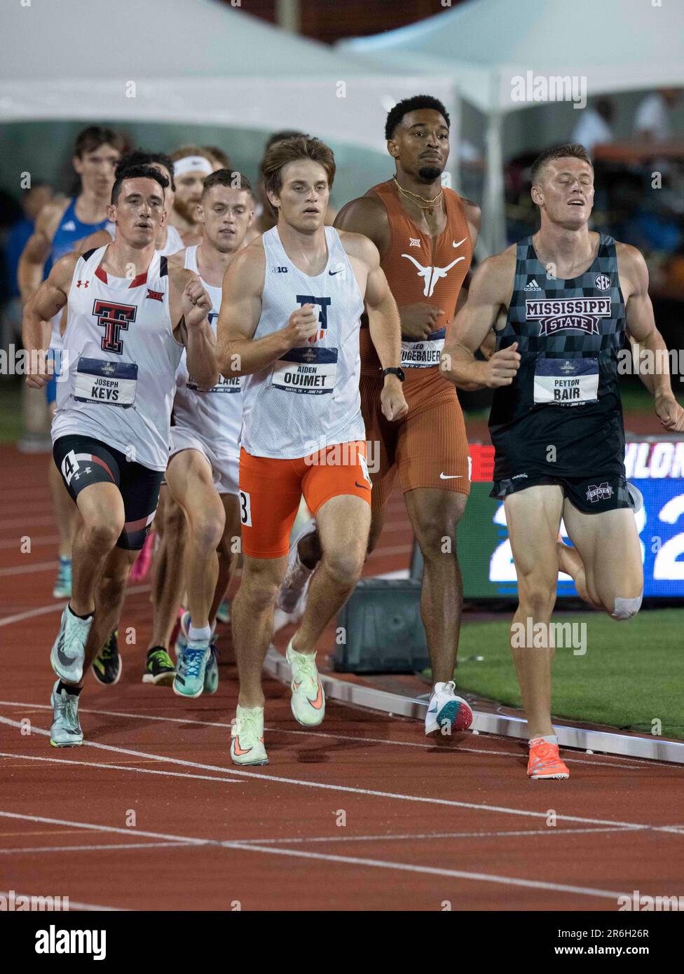 Men's Decathalon competitors start the final 1500 meters distance race ...