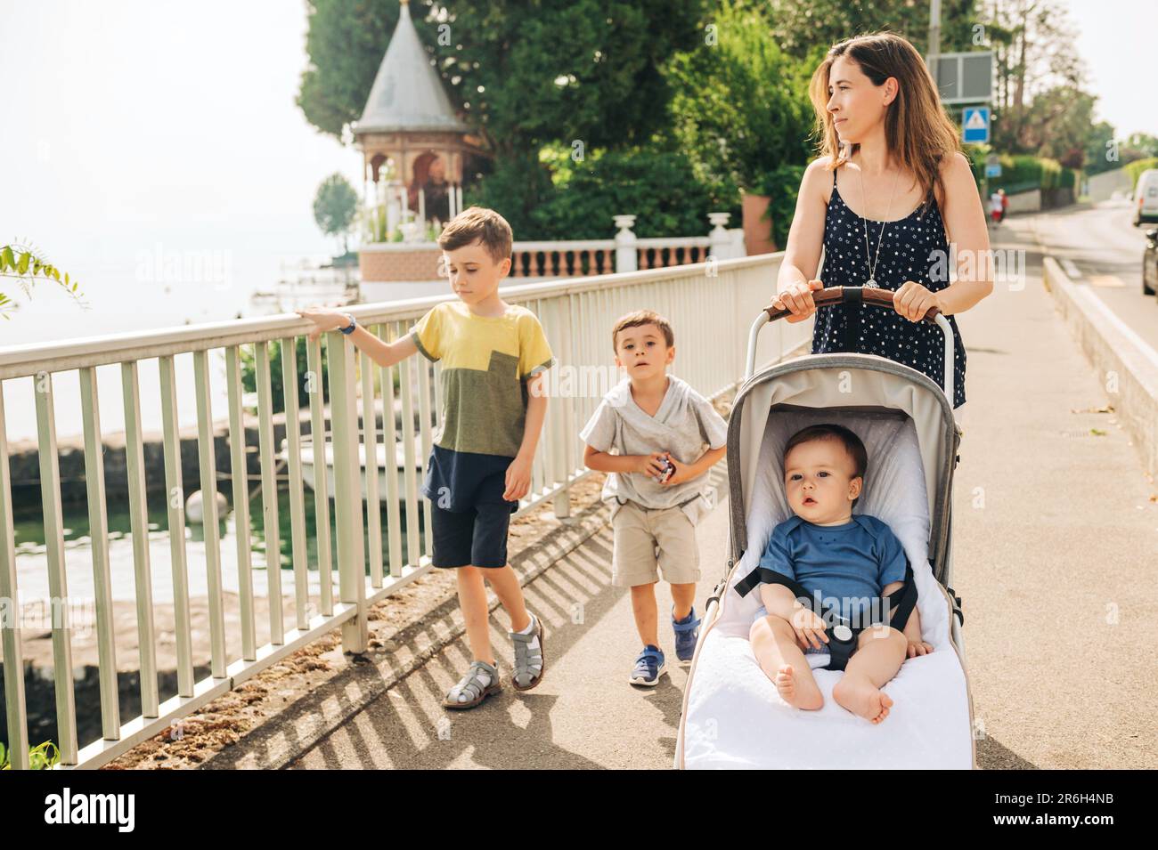 Single mother three kids hi-res stock photography and images - Alamy
