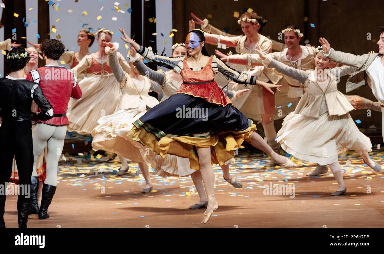 Hamburg, Germany. 09th June, 2023. Ensemble members dance at the photo ...