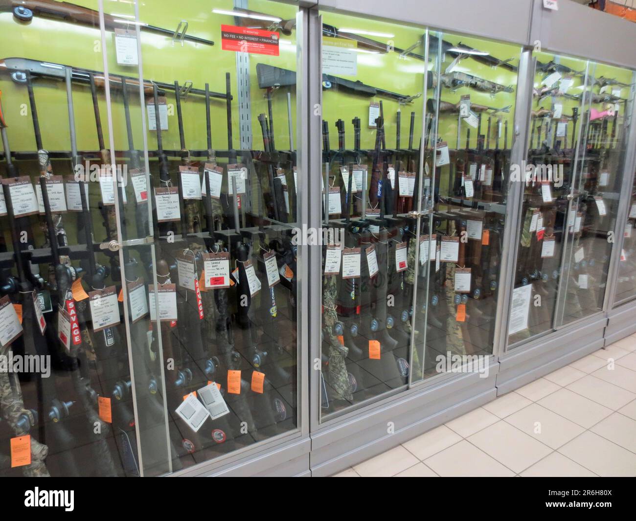 Guns for sale hi-res stock photography and images - Alamy
