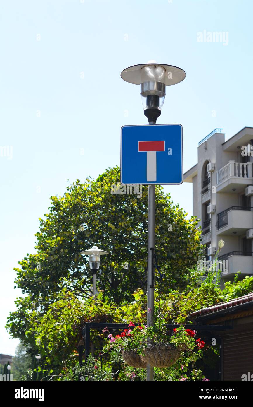 Traffic sign No Through Road on city street Stock Photo - Alamy