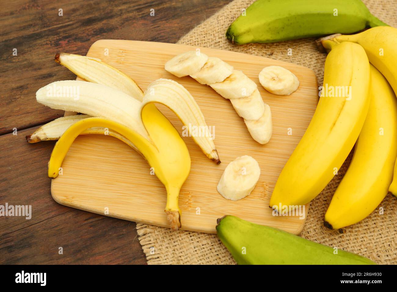 Cut bananas hi-res stock photography and images - Alamy