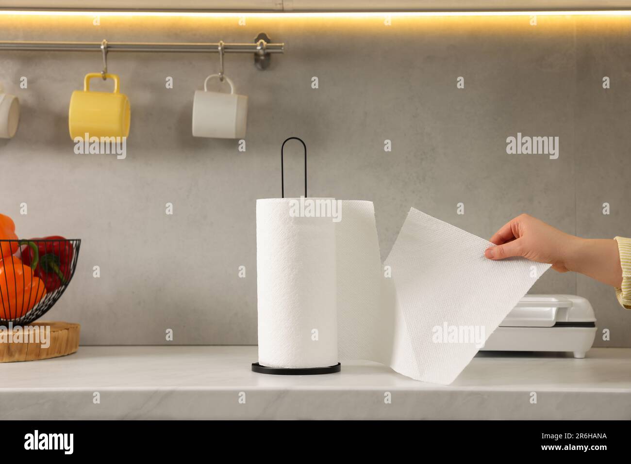 Using paper towels hi-res stock photography and images - Alamy