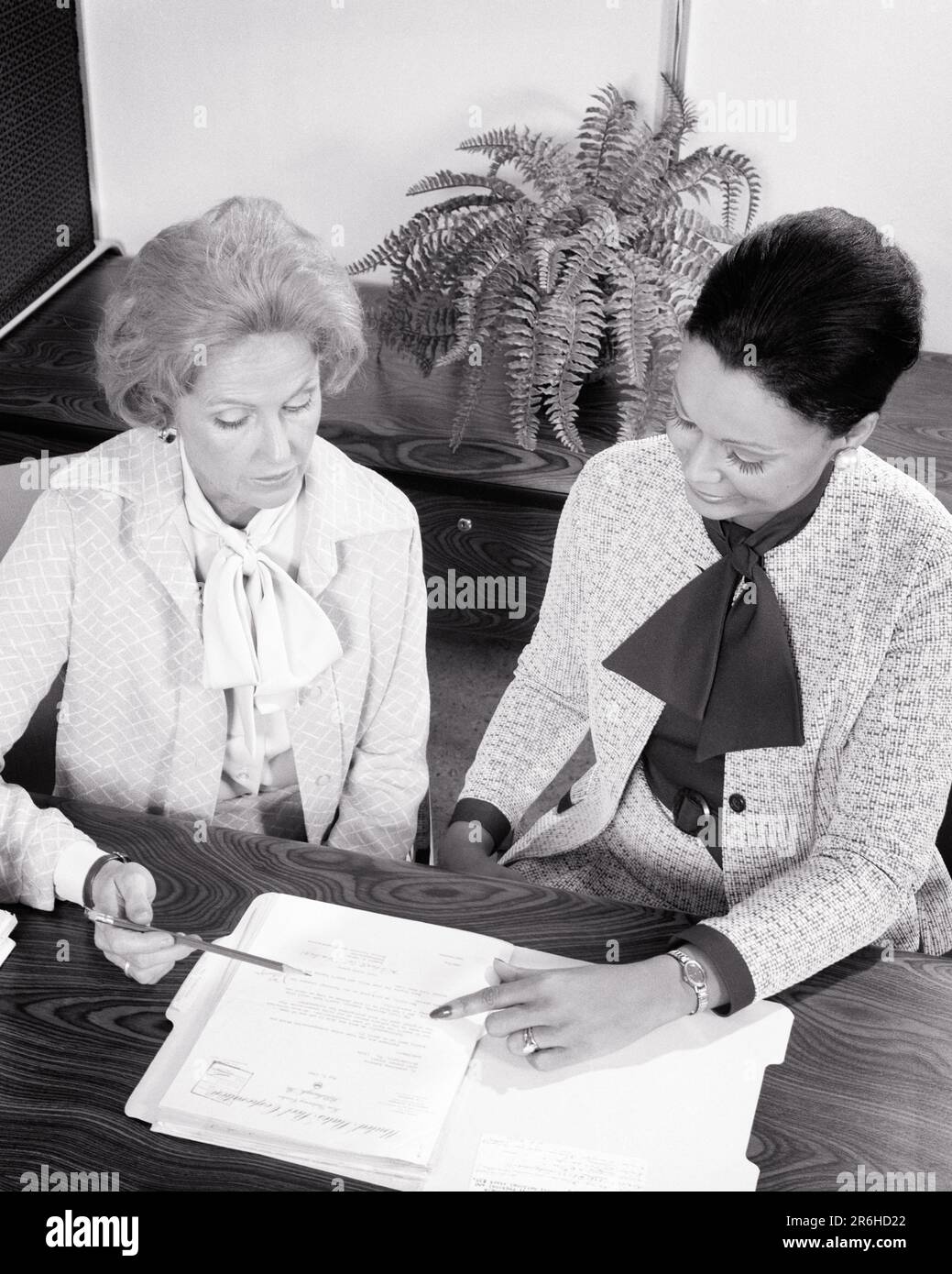 Women working 1970s hi-res stock photography and images - Alamy