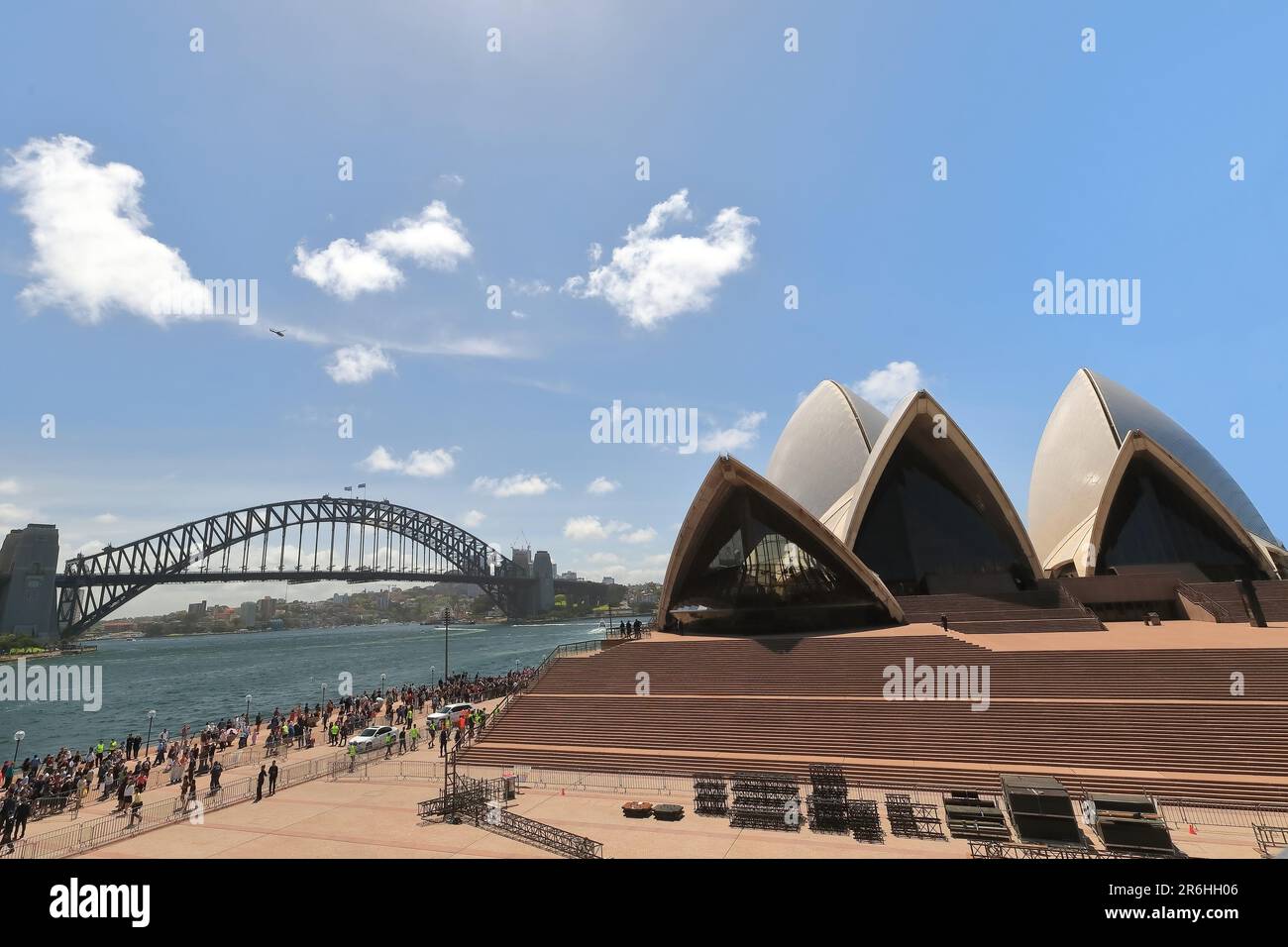 672 View from the SE-Bennelong Lawn, Royal Botanic Garden, of the Opera ...