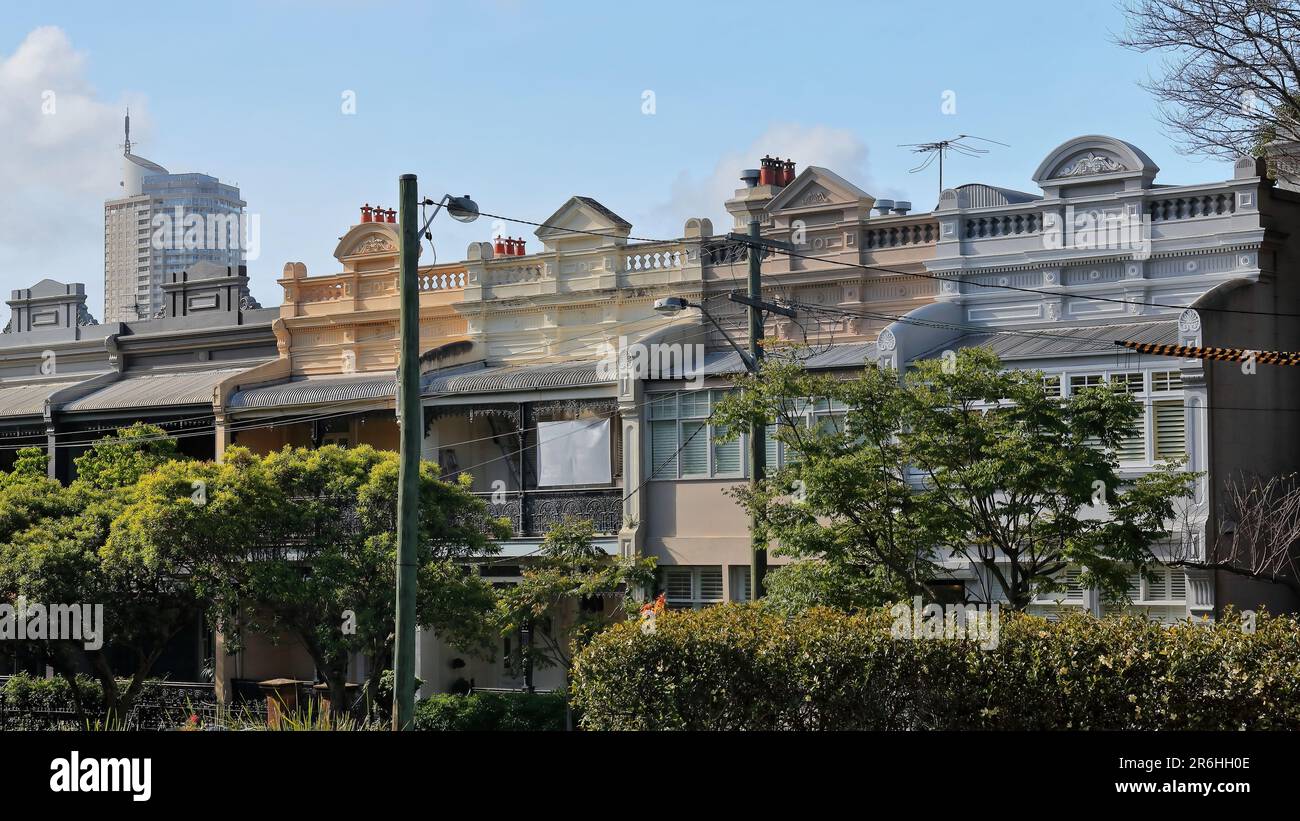 Victorian house parapet architecture hi-res stock photography and ...