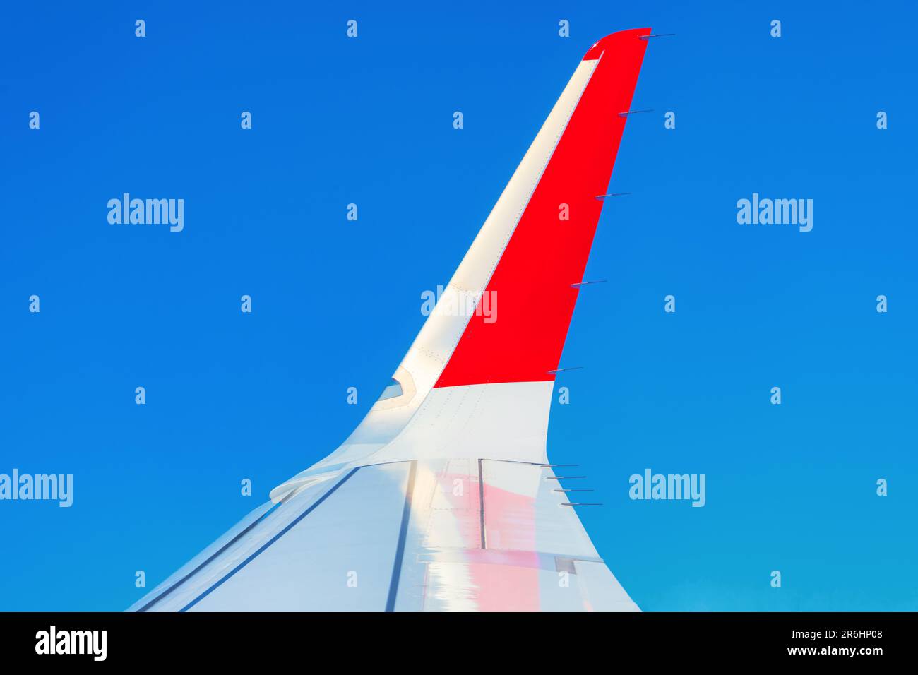 Aircraft wing in flight against blue sky Stock Photo - Alamy