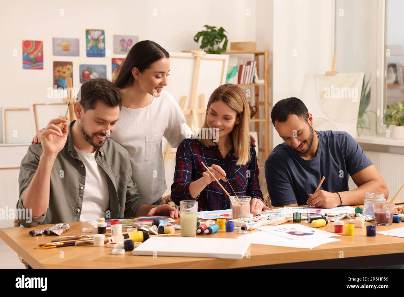Art students adult paints hi-res stock photography and images - Alamy