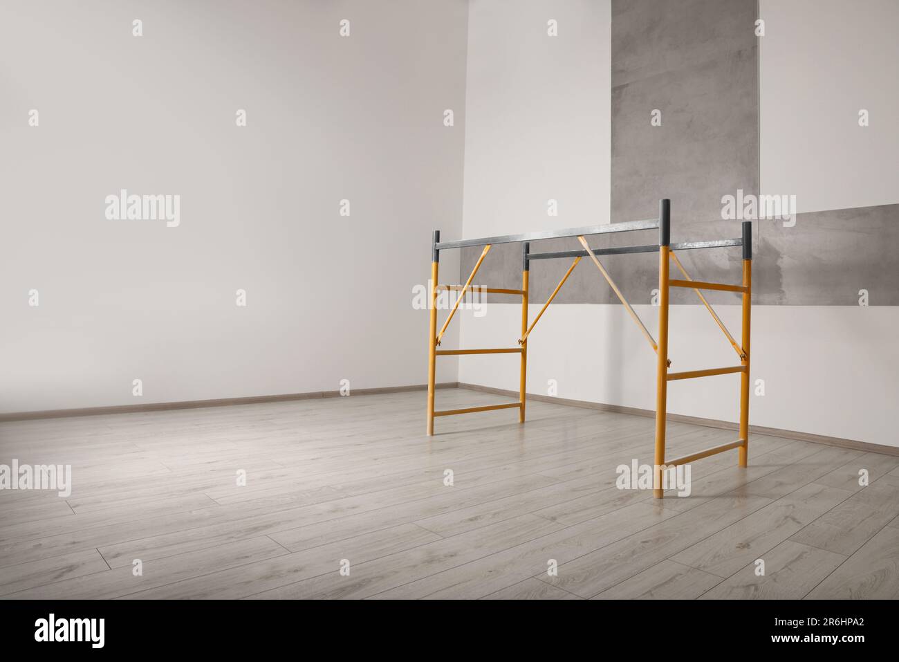 Professional construction scaffold in empty renovated room Stock Photo - Alamy