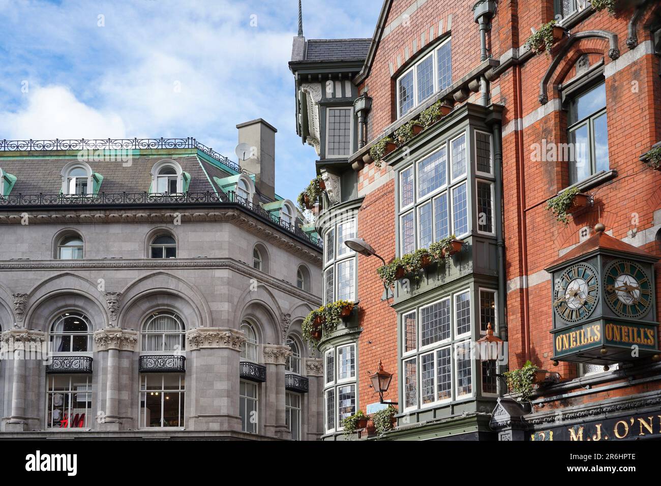 Dublin pub near grafton street hi-res stock photography and images - Alamy