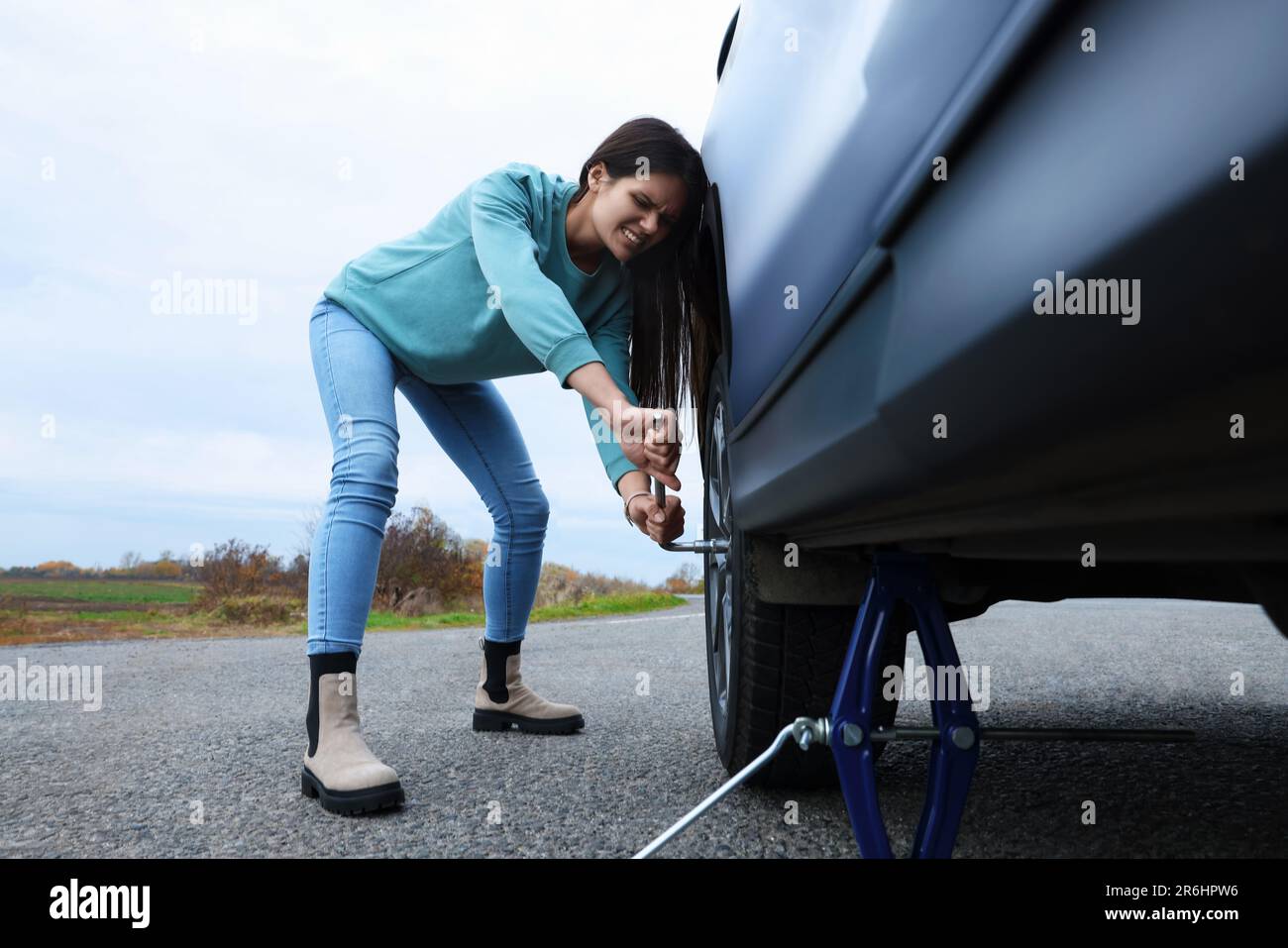 Female changing tire wheel hi-res stock photography and images - Alamy