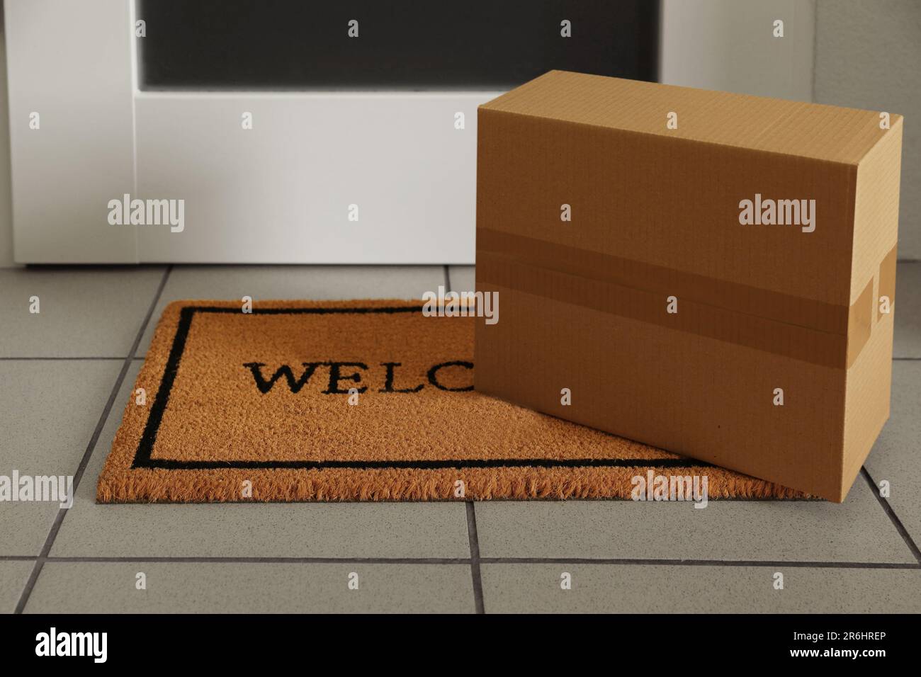 Front door post on mat hi-res stock photography and images - Alamy