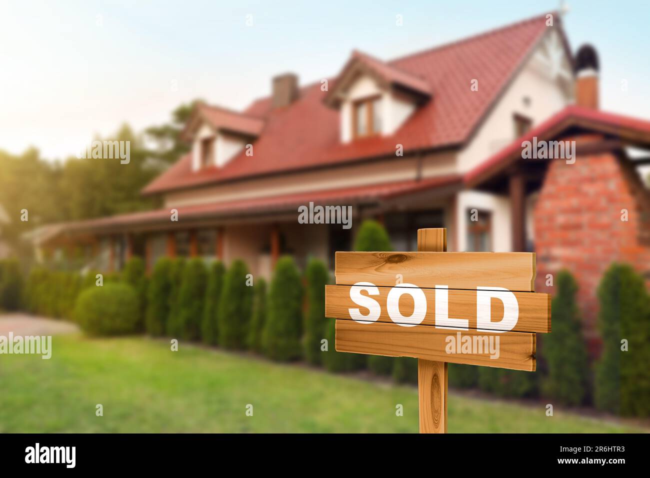 Two storey commercial building hi-res stock photography and images - Alamy