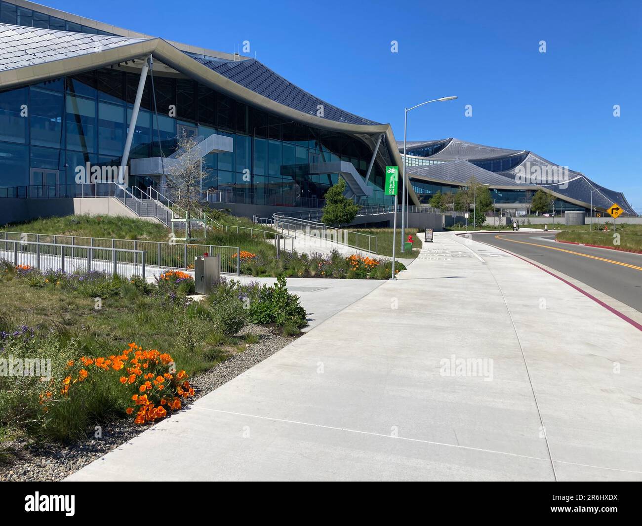 Google bay view campus hi-res stock photography and images - Alamy