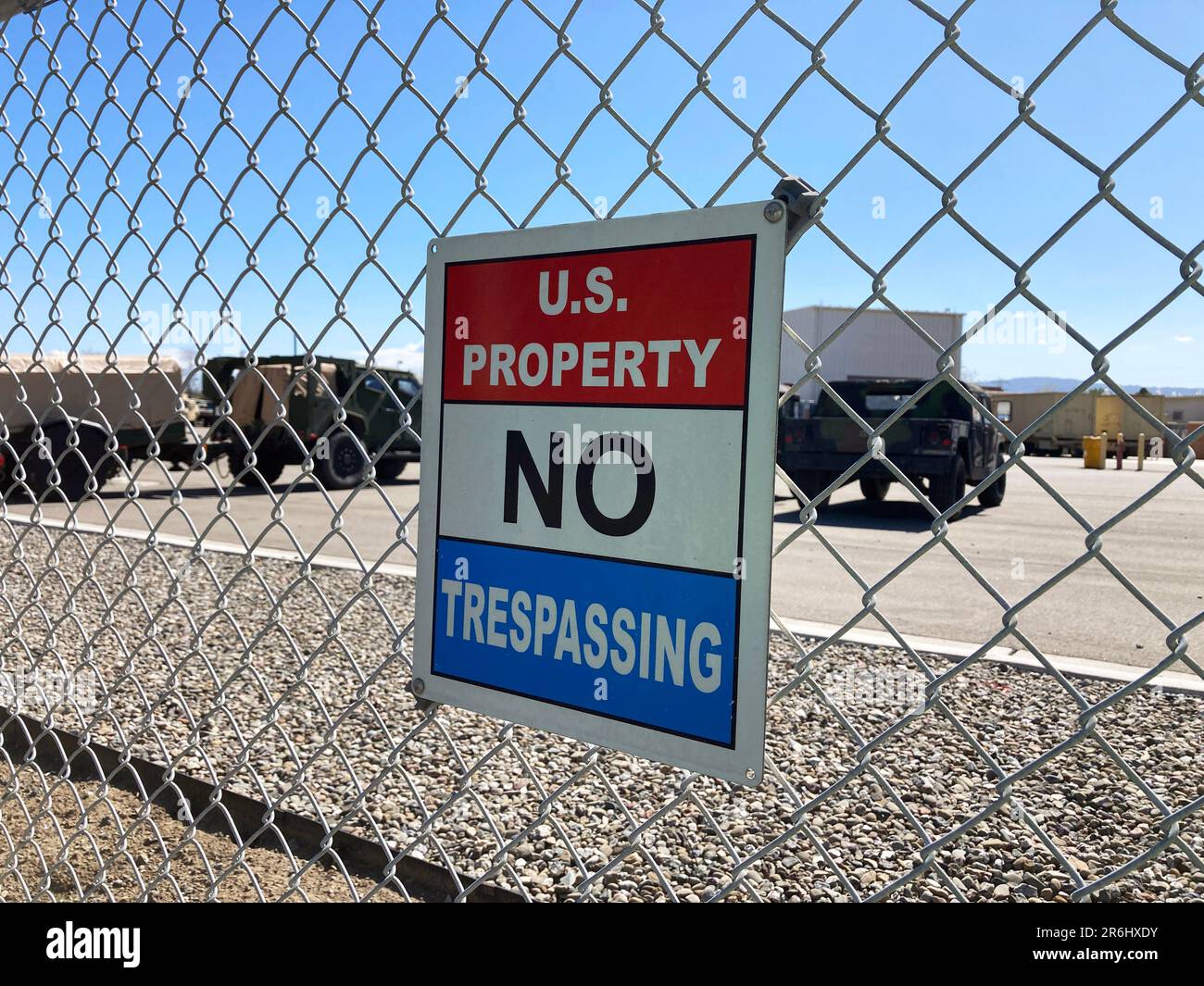 Us army base entrance gate hi-res stock photography and images - Alamy