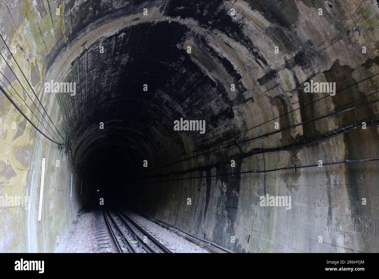 Box tunnel with train hi-res stock photography and images - Alamy