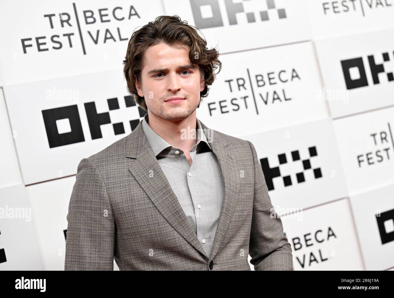 Charles Vandervaart attends the premiere of "Outlander" season 7 during ...