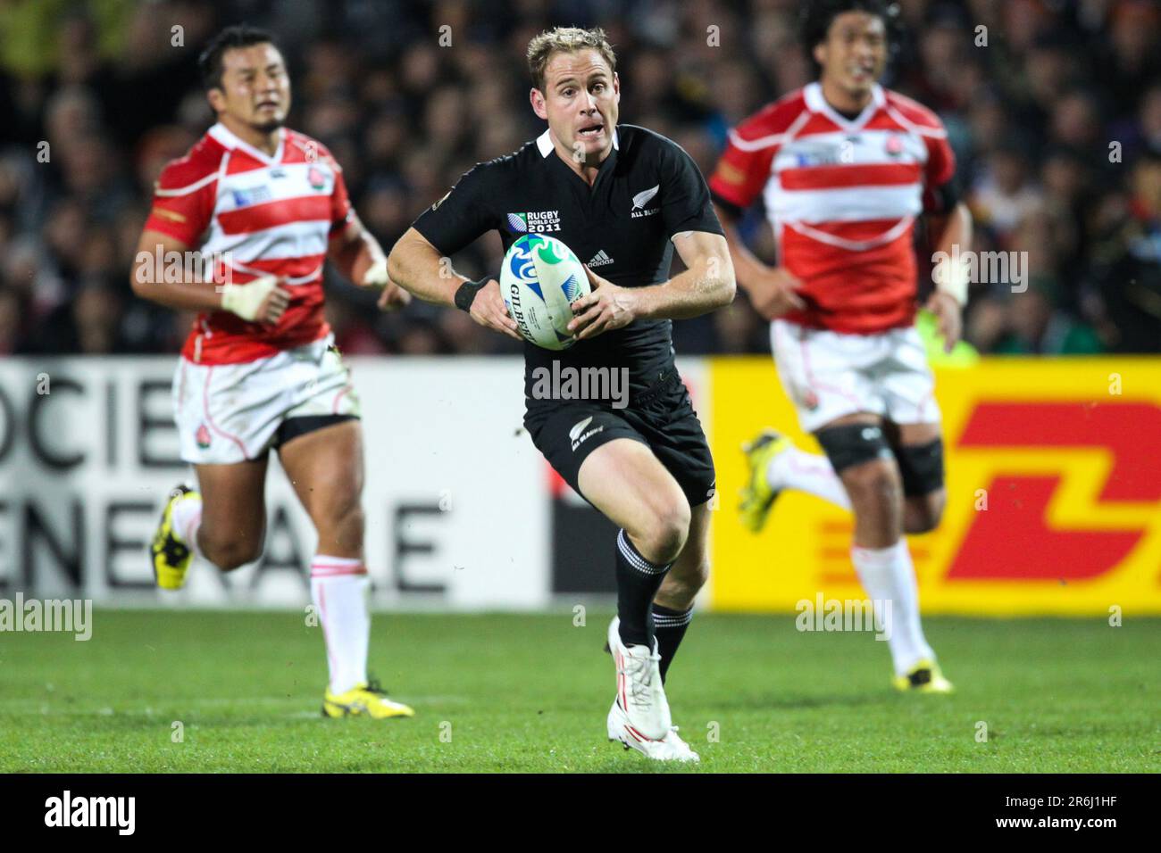 New Zealand’s Andy Ellis makes a run against Japan during a Pool A ...