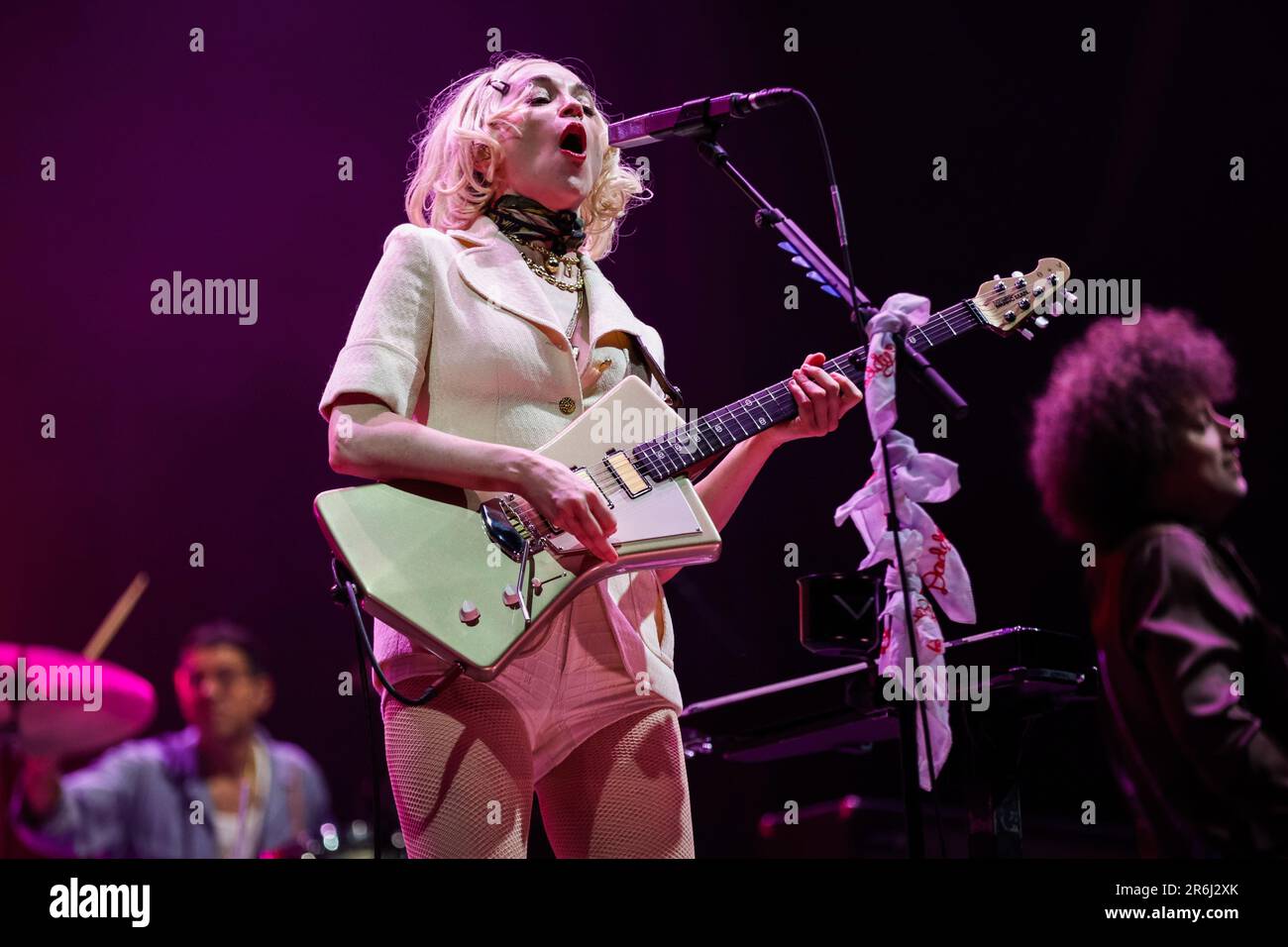 St vincent singer 2023 hi-res stock photography and images - Alamy