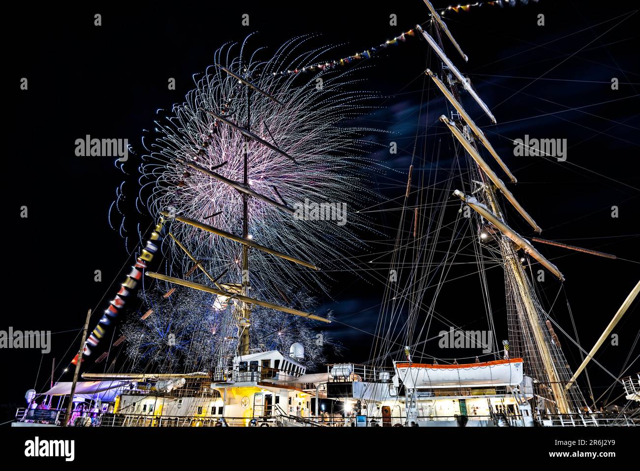 French military ship night hi-res stock photography and images - Alamy