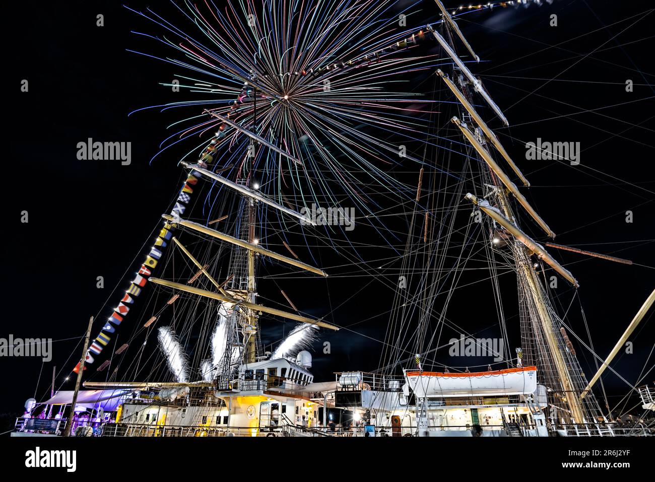 French military ship night hi-res stock photography and images - Alamy