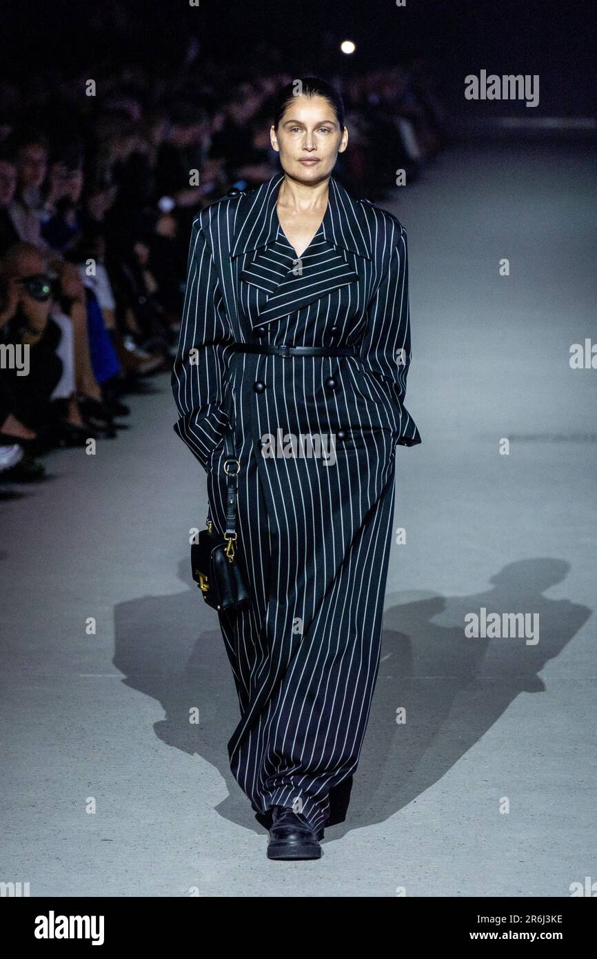 Woman fall winter 2023 2024 hi-res stock photography and images - Alamy