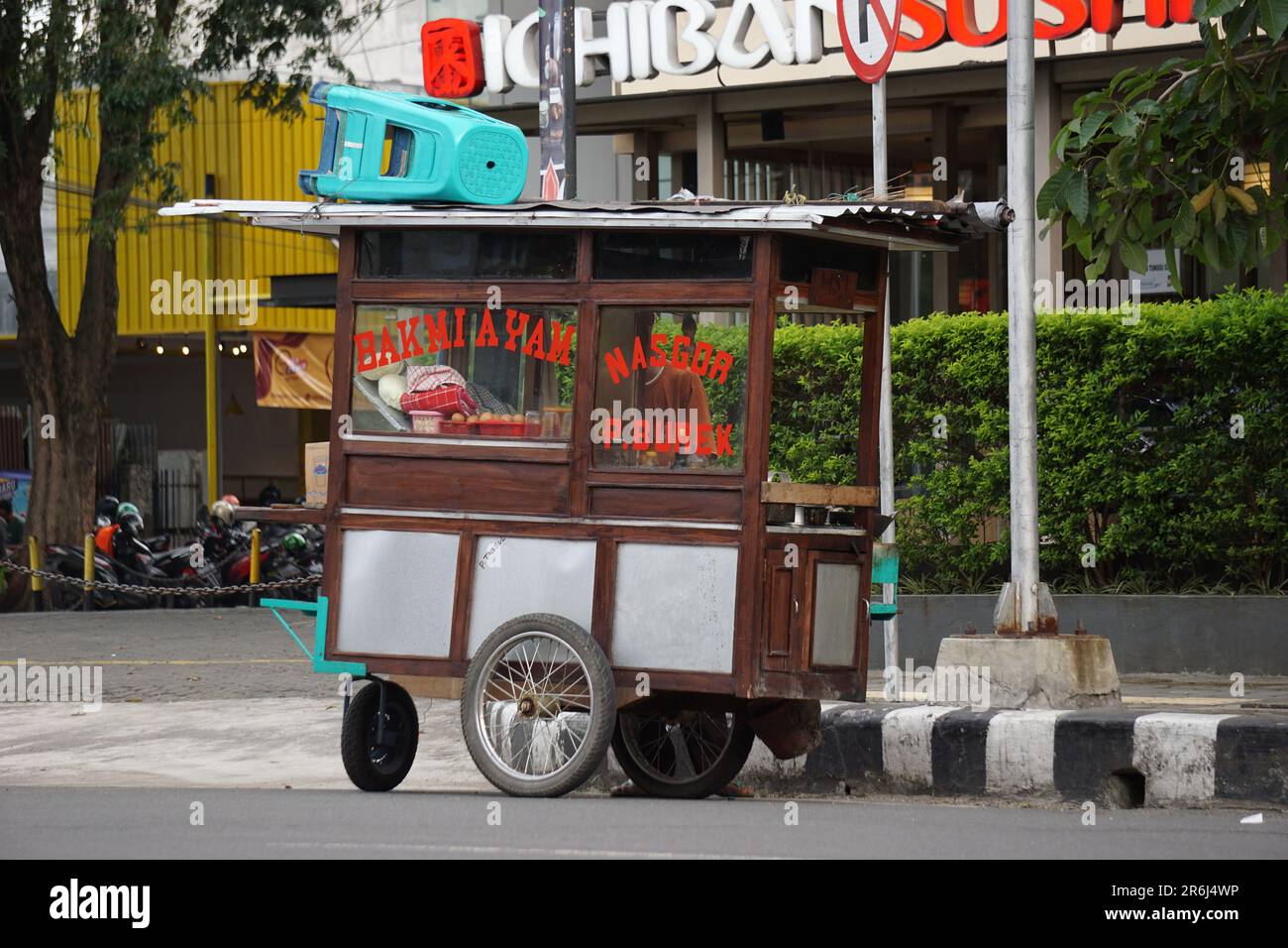 Indonesian traditional night market hi-res stock photography and images ...