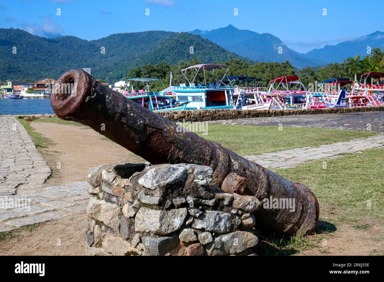 Close up colonial cannon in hi-res stock photography and images - Alamy