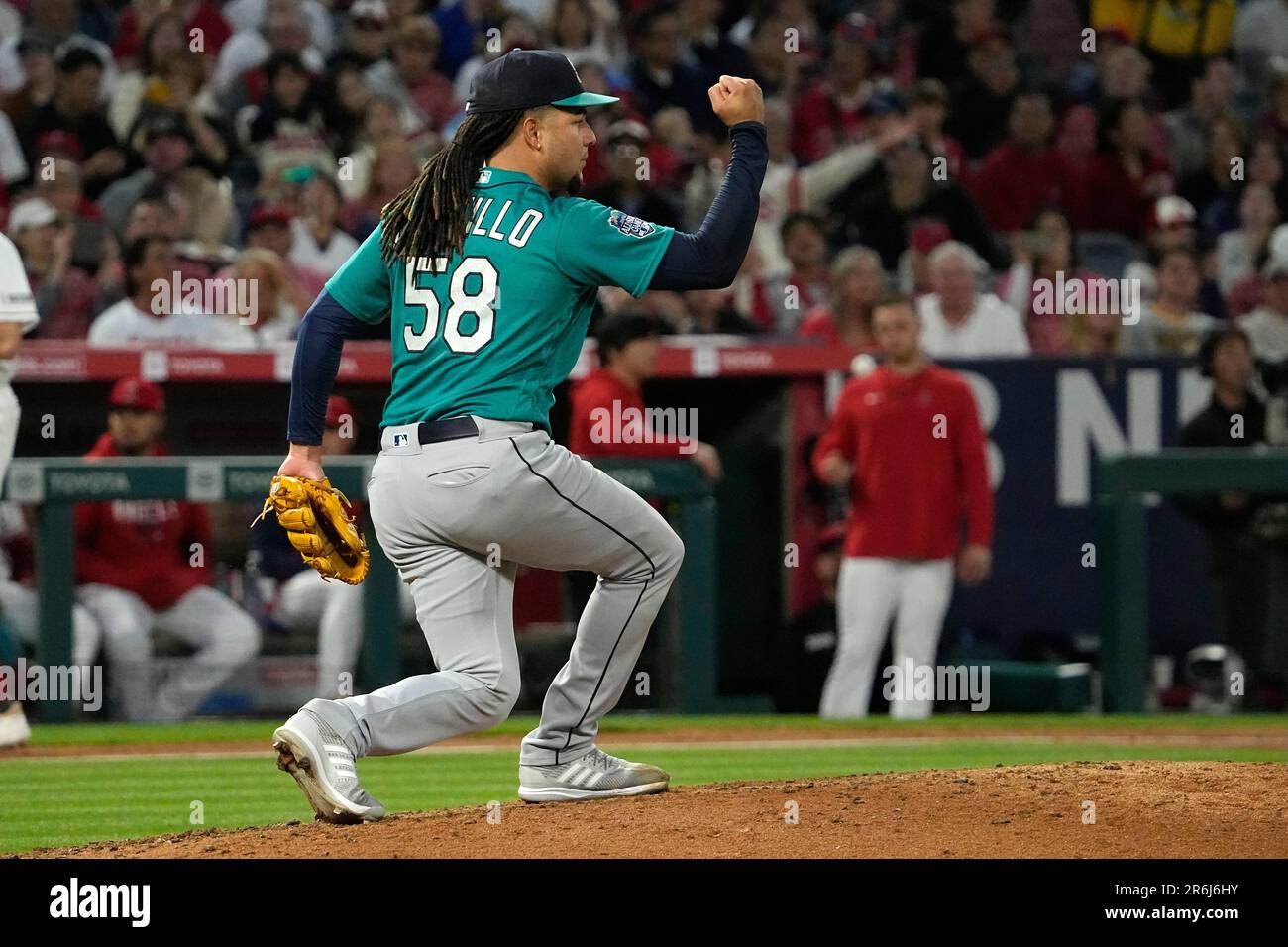Seattle Mariners starting pitcher Luis Castillo celebrates after ...