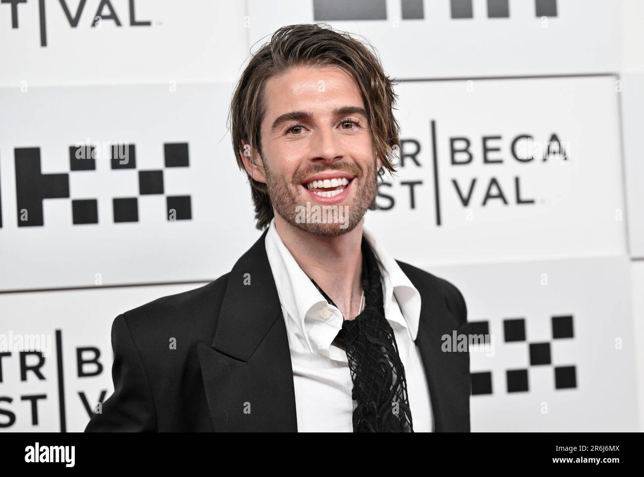 Joey Phillips attends the premiere of "Outlander" season 7 during the ...