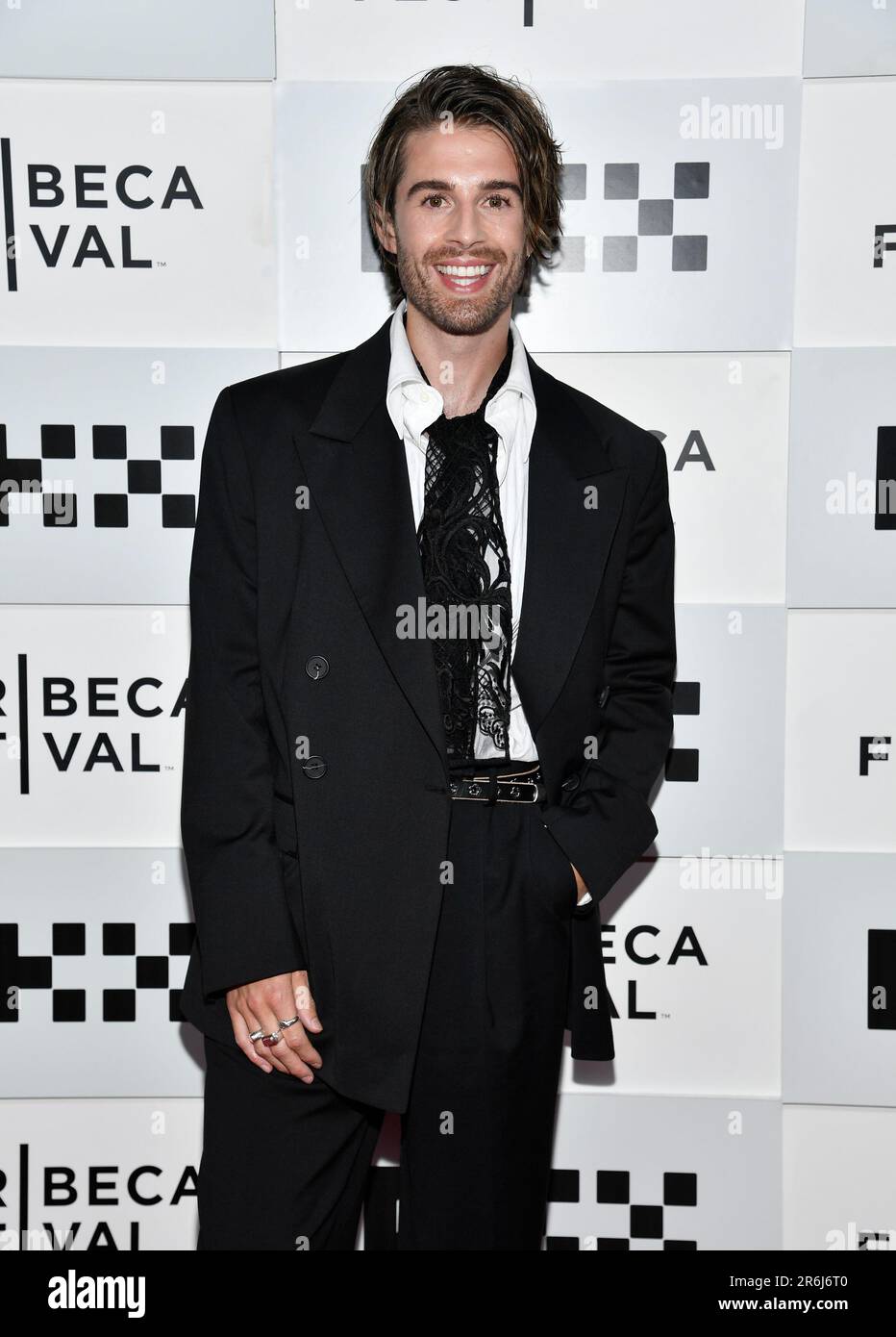 Joey Phillips attends the premiere of "Outlander" season 7 during the ...